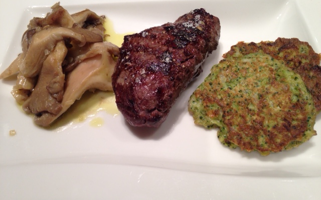 Hertekalf met oesterzwammen en broccoli taartjes